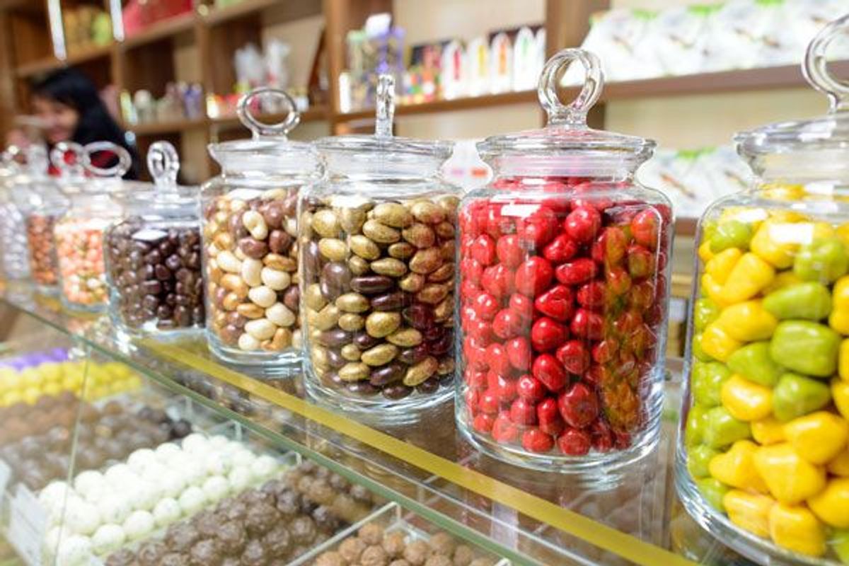 How to open a profitable sweet shop?