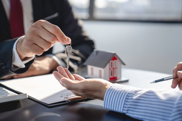 How to write a business plan for a real estate agency?